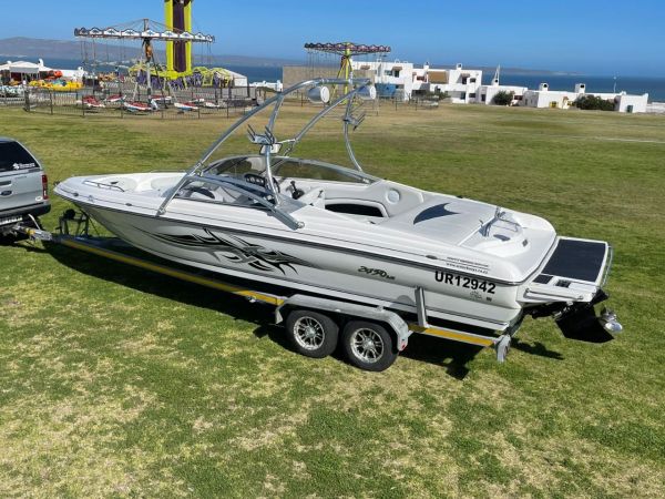 2010 Panache 2450 LX powered by 5.7L V8 350 mag MPI Mercruiserer with ...