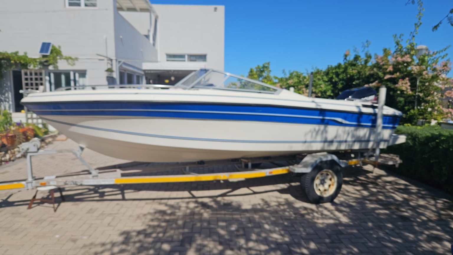 2005 Crownline 250 CR with 5.7L Mercruiser 350MAG with Bravo 3 Gearbox ...