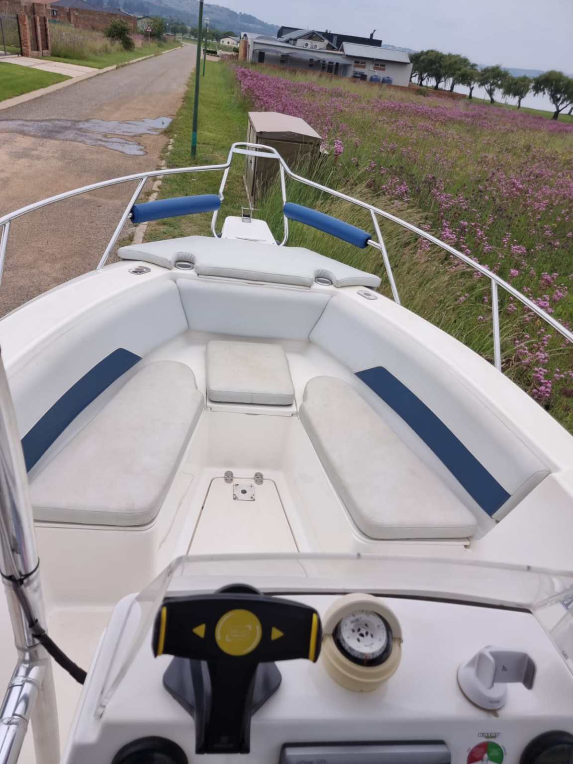 2010 Sensation 21 Offshore mono hull powered by 2x 125hp Mercury ...