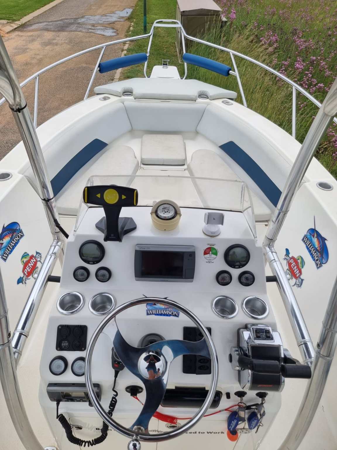 2010 Sensation 21 Offshore mono hull powered by 2x 125hp Mercury ...